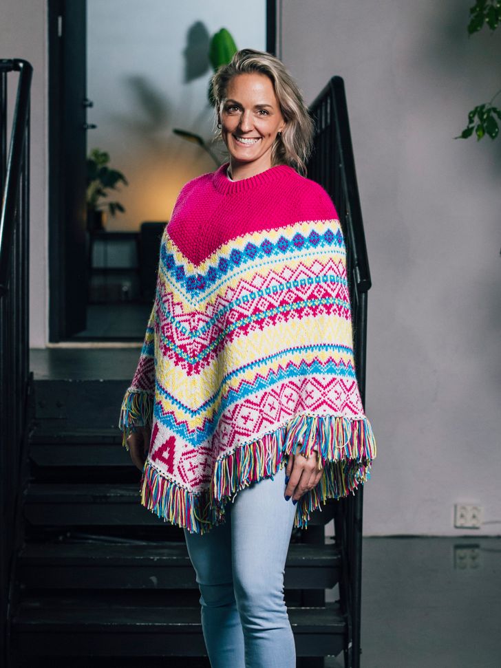 119-03 Utopia kort poncho - Garnius 119-03 Utopia kort poncho - Garnius