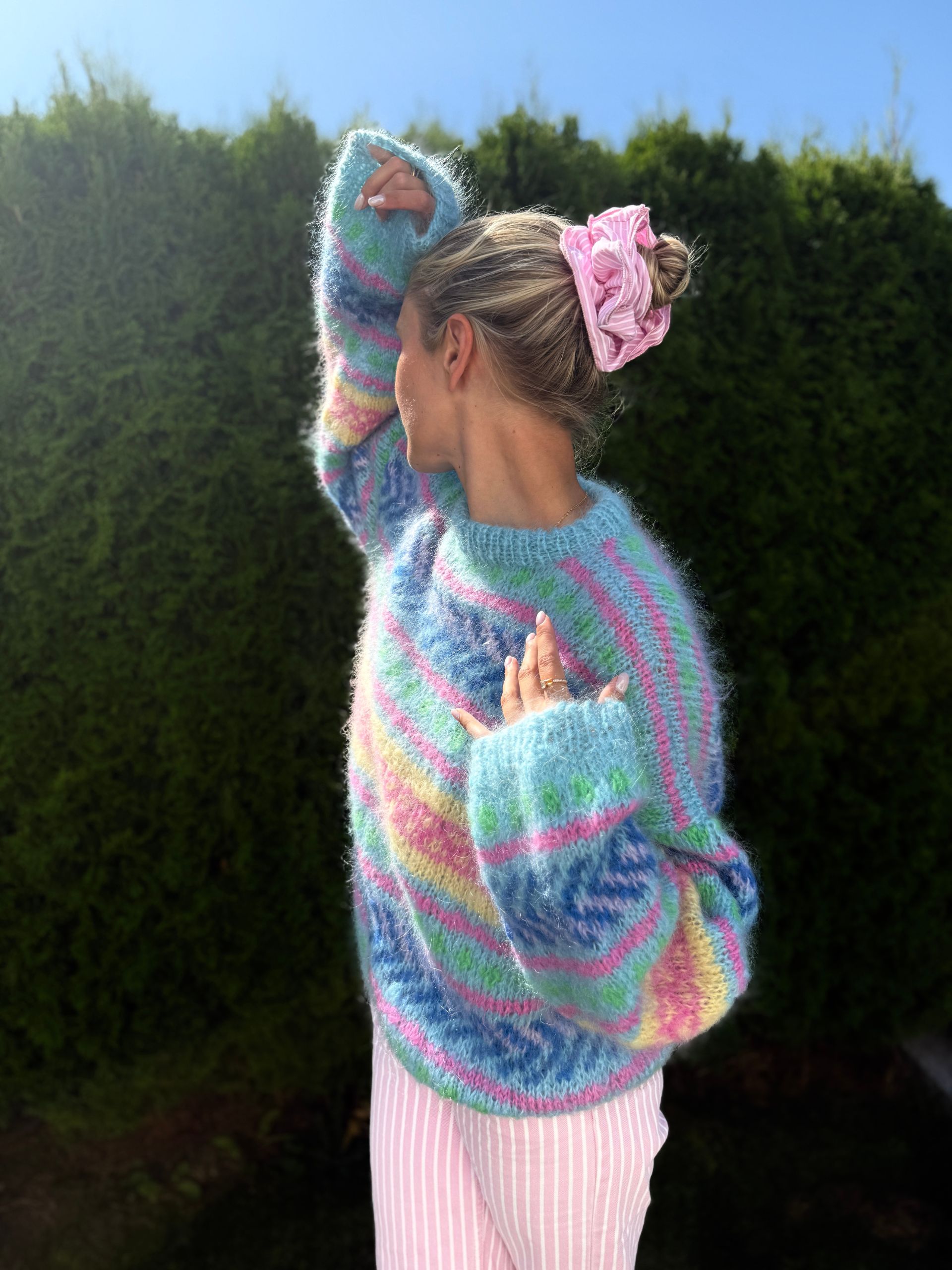 IR 02-01h Hanami genser (Påfugl in Paris) - Garnius