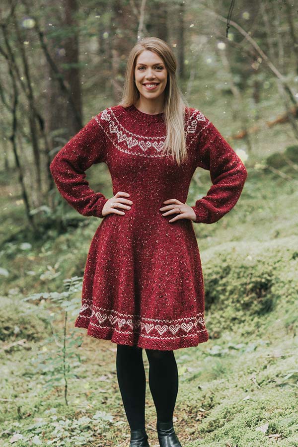 73-20 Snurrekjole med hjerter voksen rød - Garnius