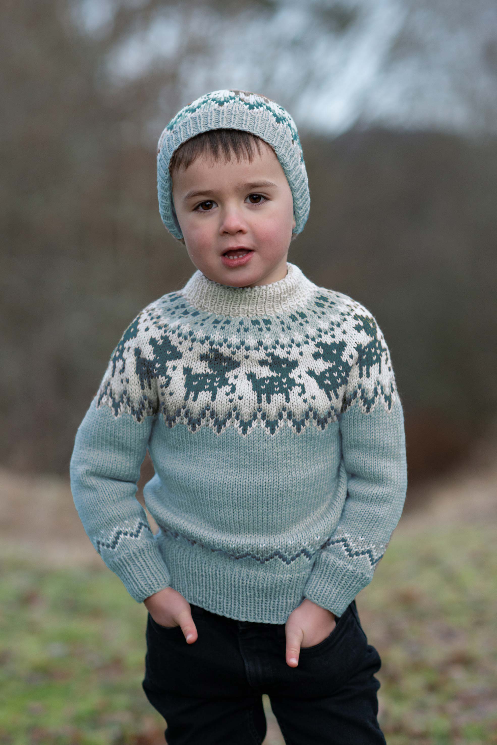 19-24 Traktor genser og lue natur - Garnius