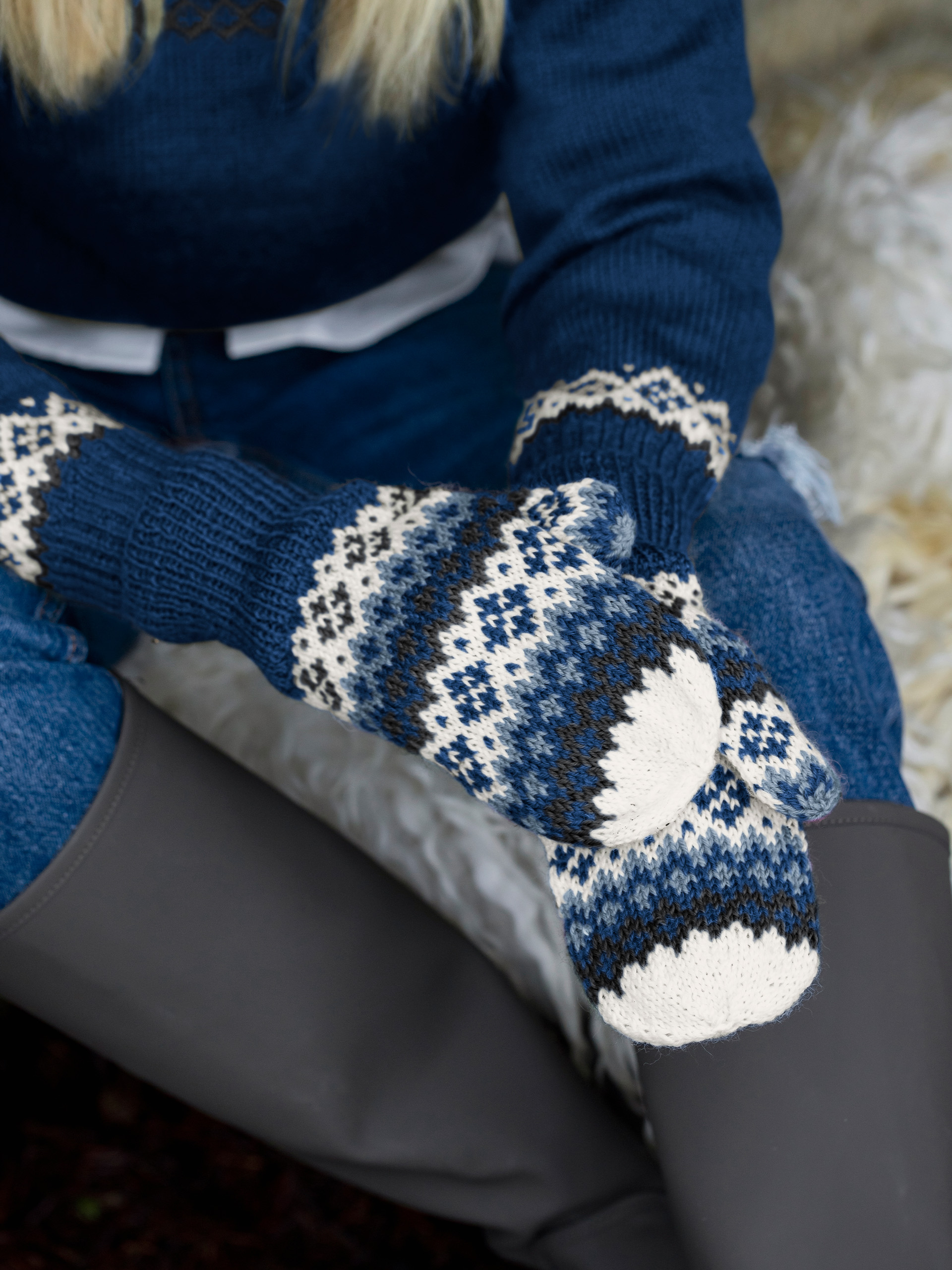 284-02d Rikke lue og votter - Garnius